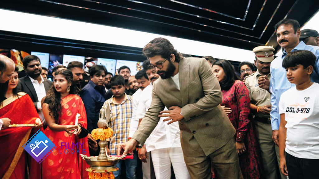 Allu Arjun's AAA movies launched grandly.. Shocked by the special features